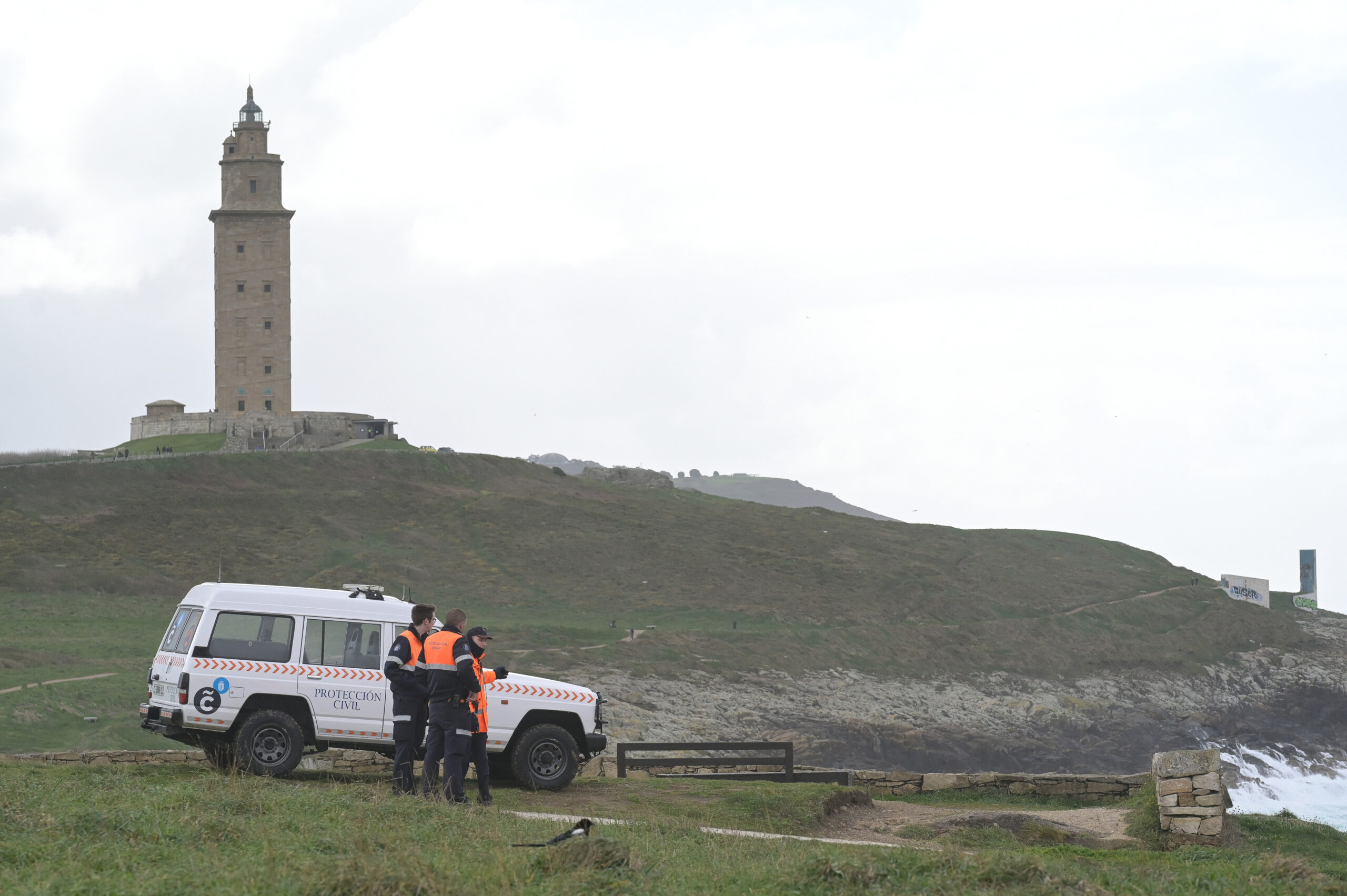 Buscan a un home que caeu ao mar na contorna da Torre de Hércules ...